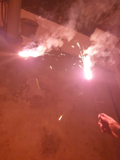 Kenangan main bunga api | Life Is Beautiful