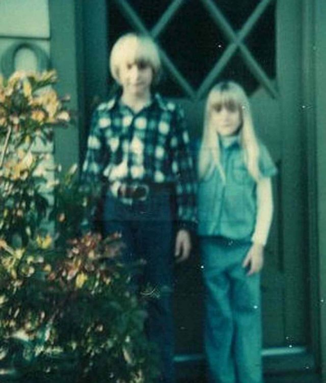 Adorable Childhood Photos of Kurt Cobain With His Younger Sister ...