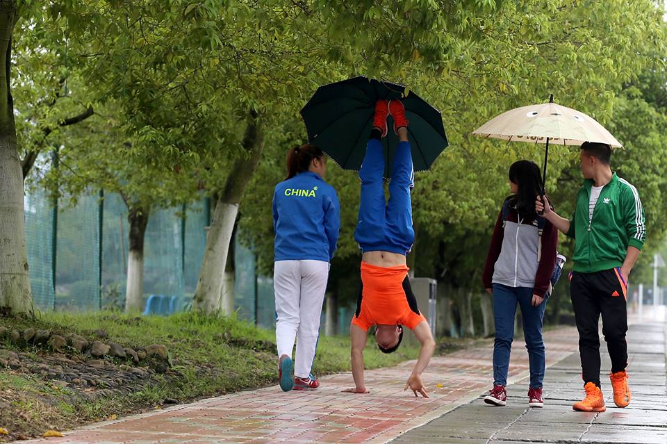 Welcome to Icechuks Blog : Man enters Guinness for fastest 50m walk on ...
