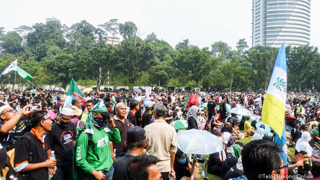 Telok Bakong Online: GAMBAR SEKITAR BLACKOUT 505 DI PADANG MERBOK KUALA ...