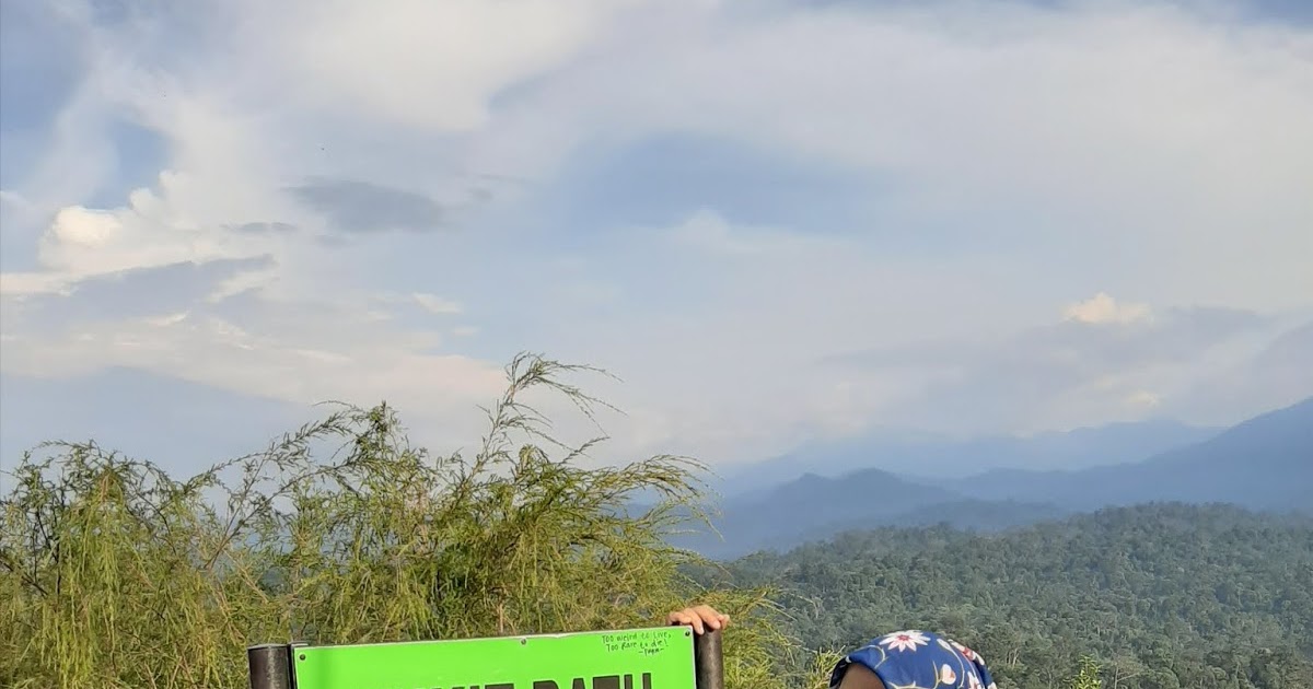 Mengejar Sunrise di Bukit Batu Chondong