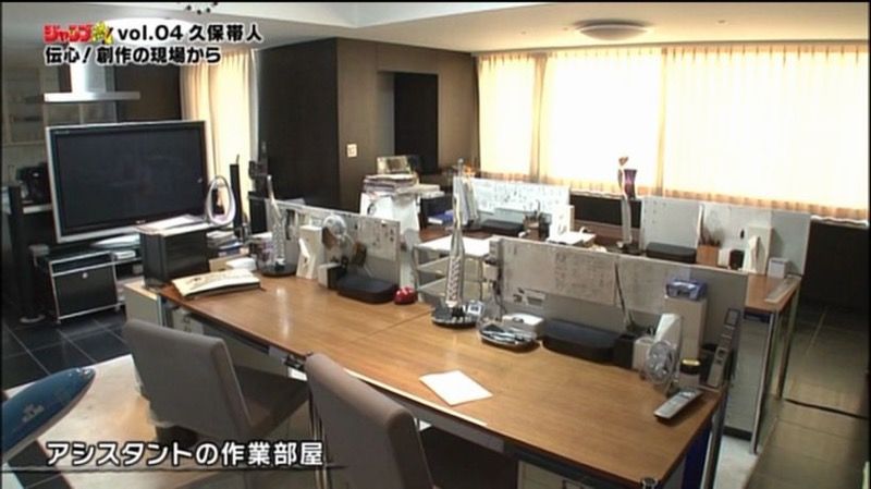4 Manga Artists With The Messiest Workspaces - Otaku Fantasy - Anime ...