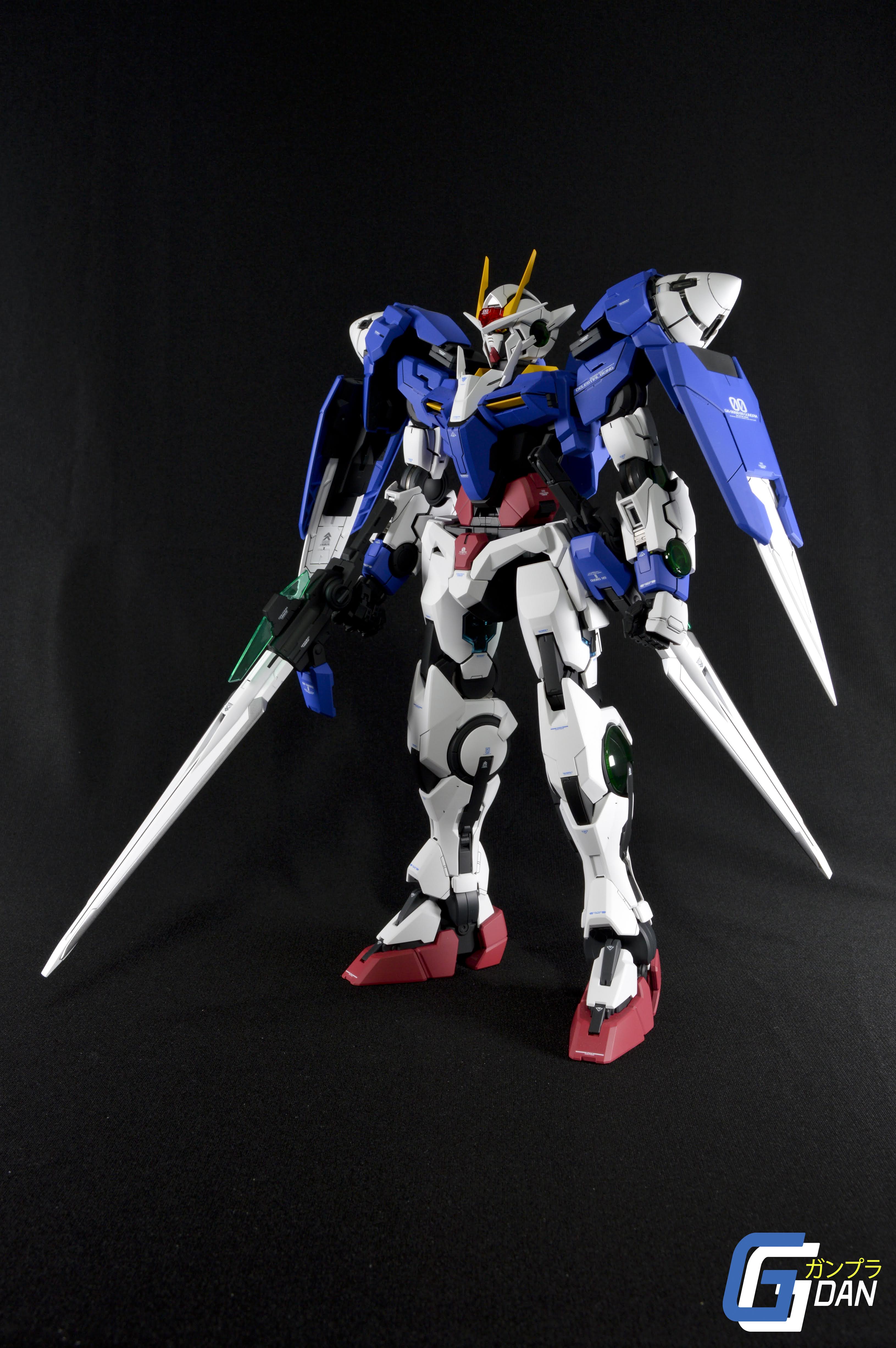 Perfect Grade Gundam 00 Raiser