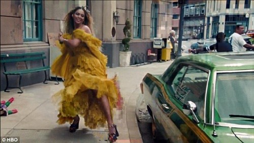 Beyonce smashes Car with Baseball Bat on ‘Lemonade’ - ConnectCodes