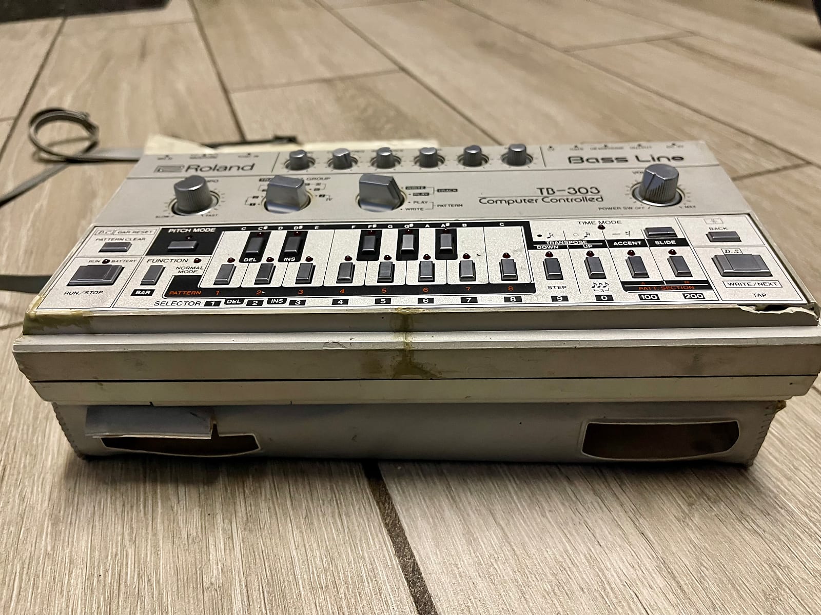 MATRIXSYNTH: Roland TB-303 Bass Line Synthesizer w/ Colin Fraser MIDI