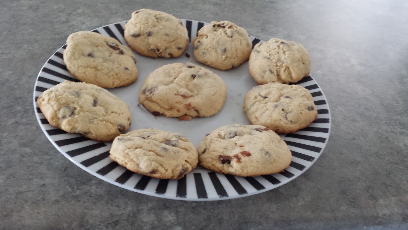 Les recettes de cuisine de Chantal: BISCUITS AUX PÉPITES DE CHOCOLAT