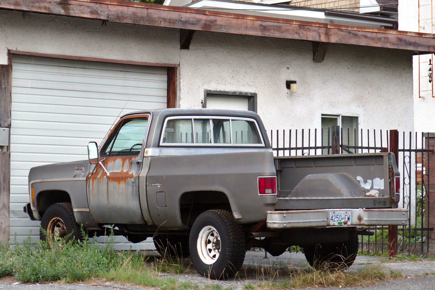 Old Parked Cars Vancouver: 1977 Chevrolet Silverado Shortbox