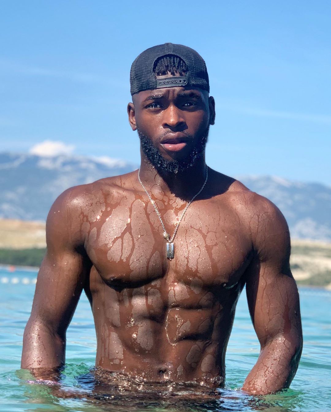 Throwback photo of of when George Adun started gym in 2016 vs in 2018.