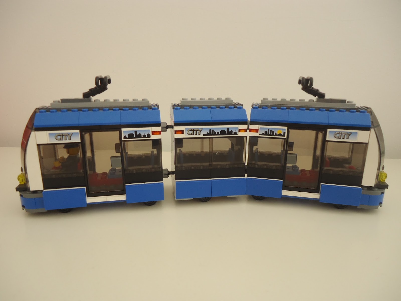Brickblog: Lego Tram (set 8404) review