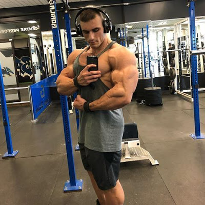 world bodybuilders pictures: canada bodybuilder Simon Ducharme