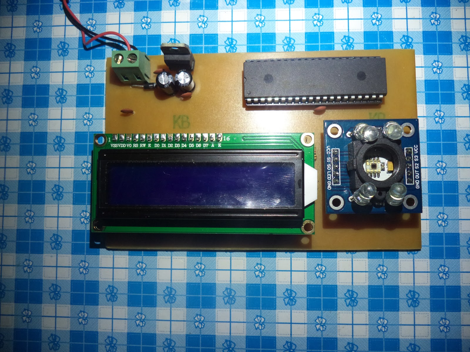 Mạch phân loại màu dùng cảm biến màu TCS3200 hiển thị LCD 16x2 ~ 220von