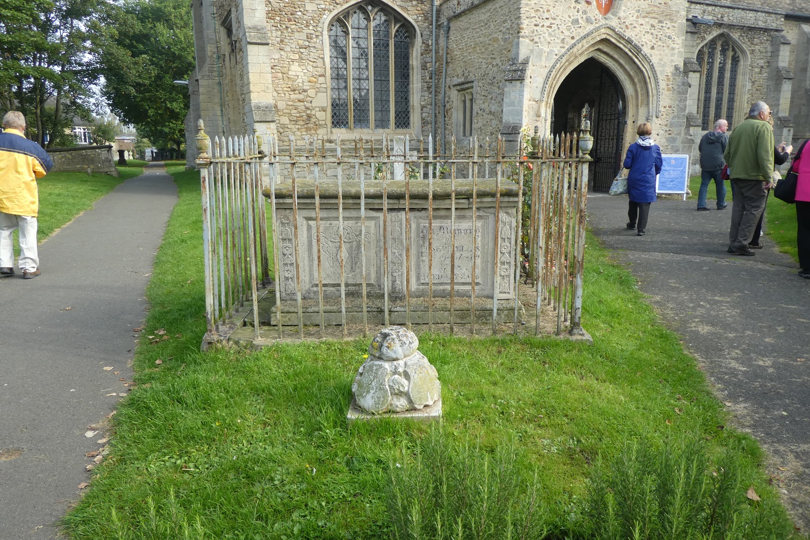 Nutfield Genealogy: Tombstone Tuesday ~ The churchyard at St. Peter and ...