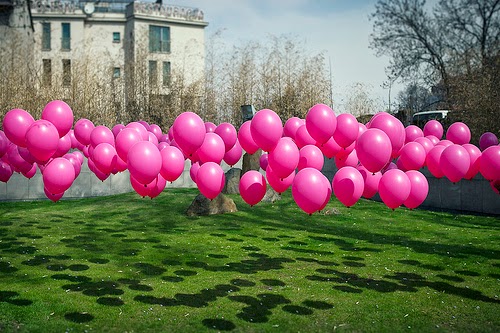 Balloon Filled Yard: Balloon Themed Birthday Party | Munchkins and Mayhem