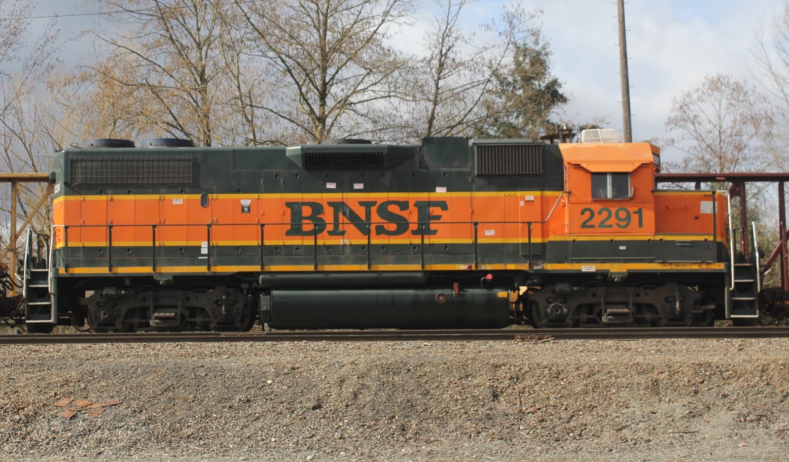 Railfan in Sumas, WA: sunny, BNSF switchers 2651/GP39-3 and 2291/GP38-2, 10am...6 Mar, 2016