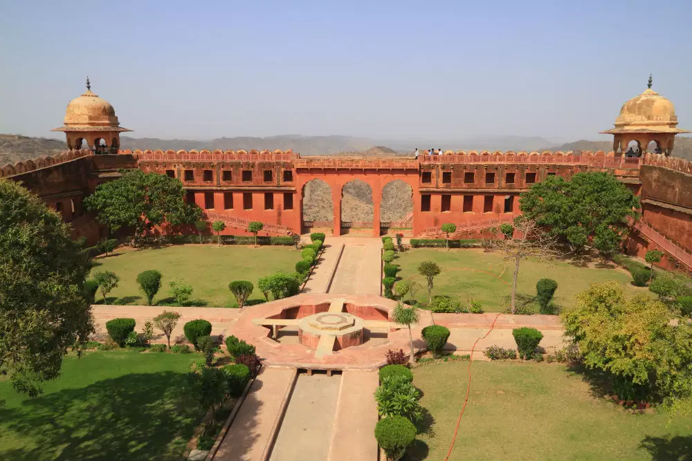 Jaigarh Fort - Stunning Tourist Palace in Jaipur