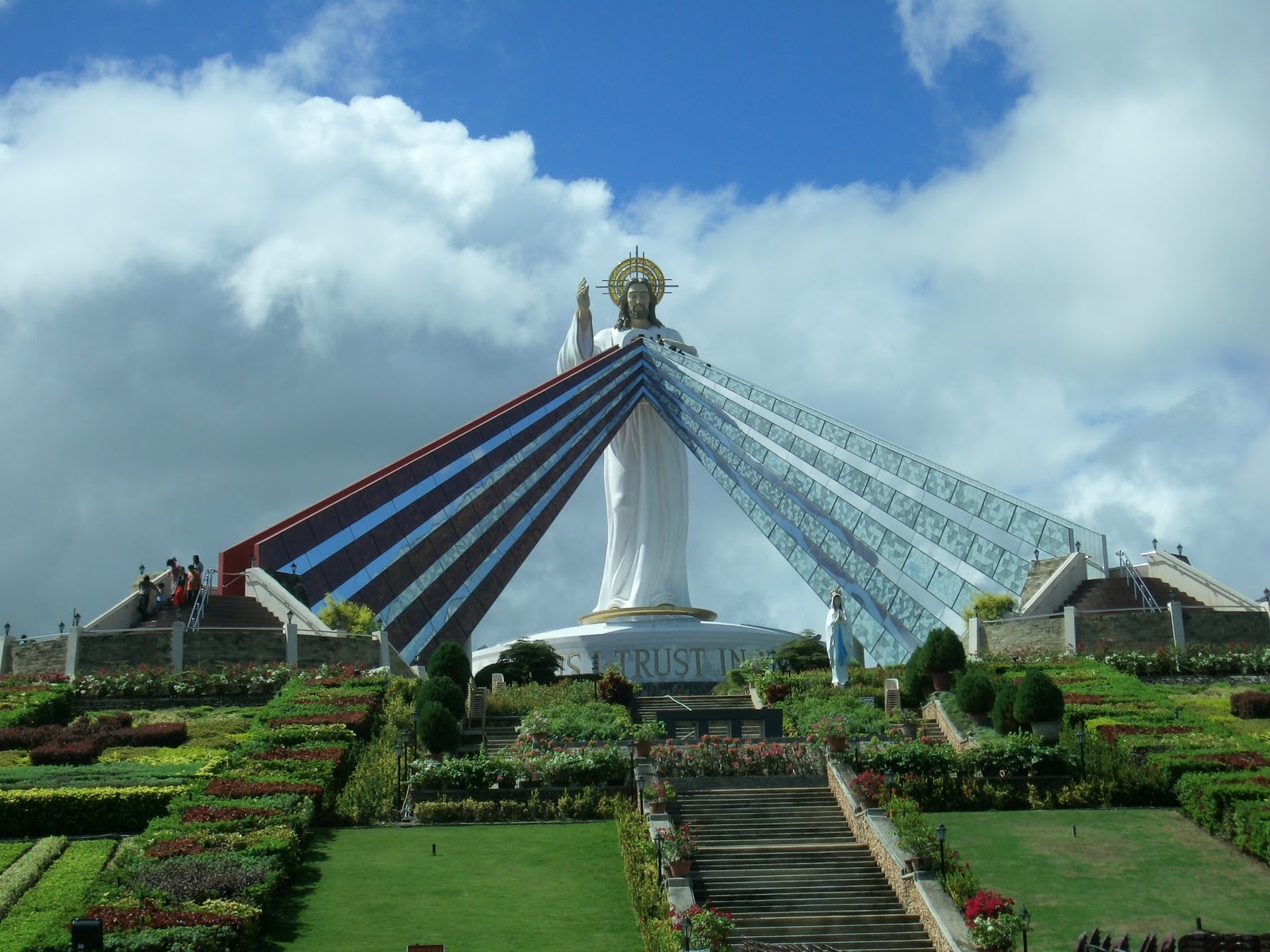 STATUE OF DIVINE MERCY