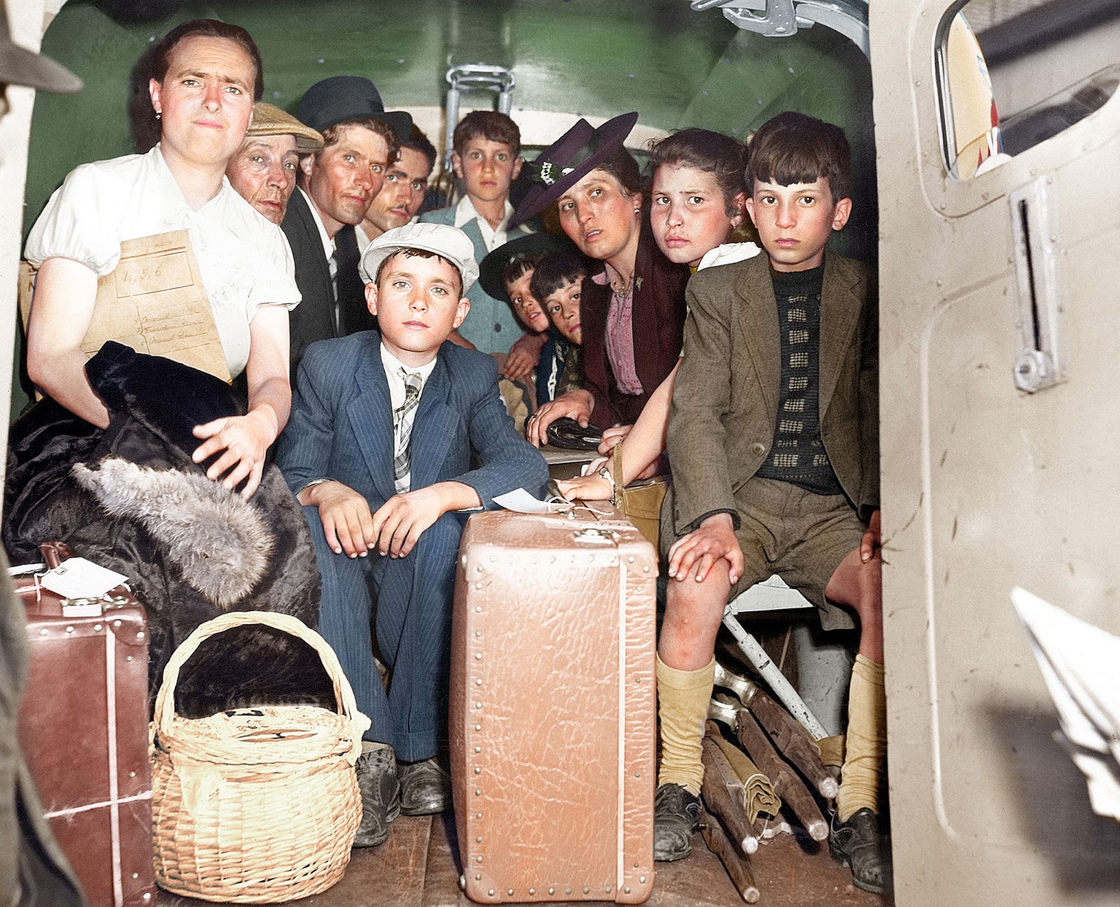 13 Fascinating Colorized Photos of Refugees During World War II ...