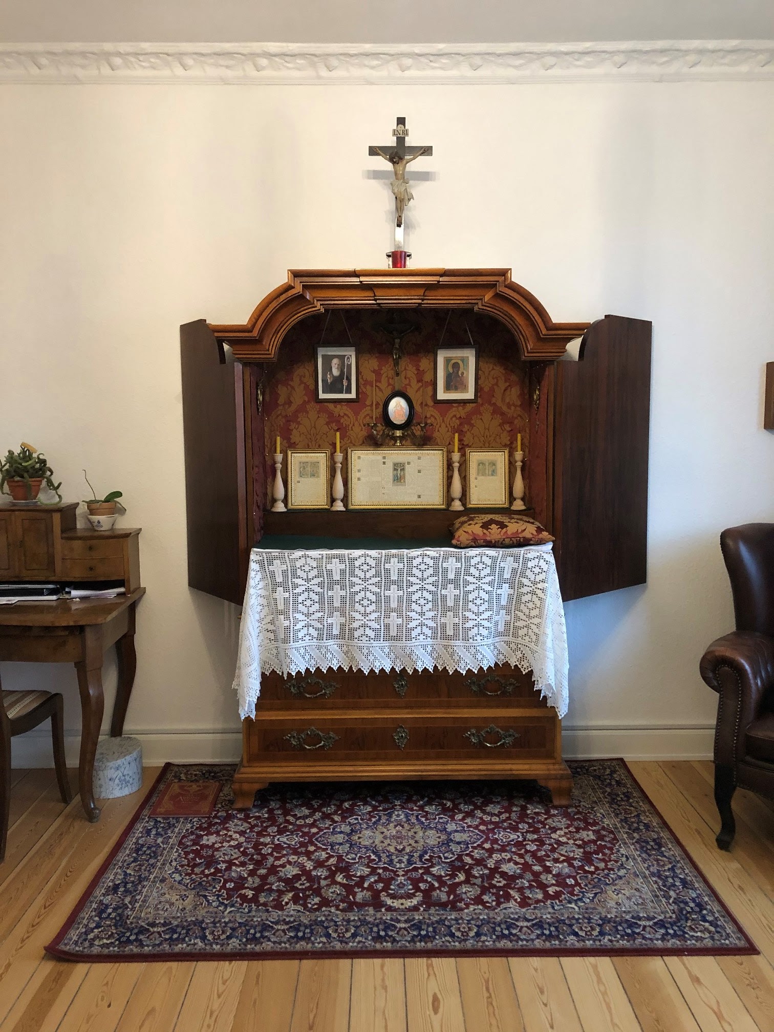 New Liturgical Movement: Photopost: House Chapels, Oratories and Prayer ...