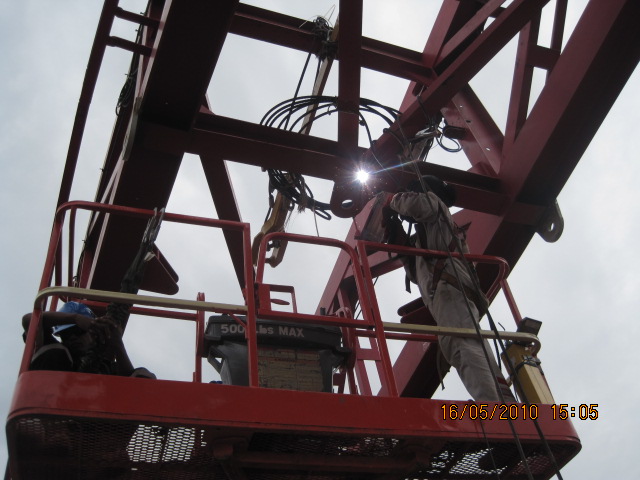 Harga jasa pengelasan pipa: WELD LIFTING LUG AT CENTURY RIG