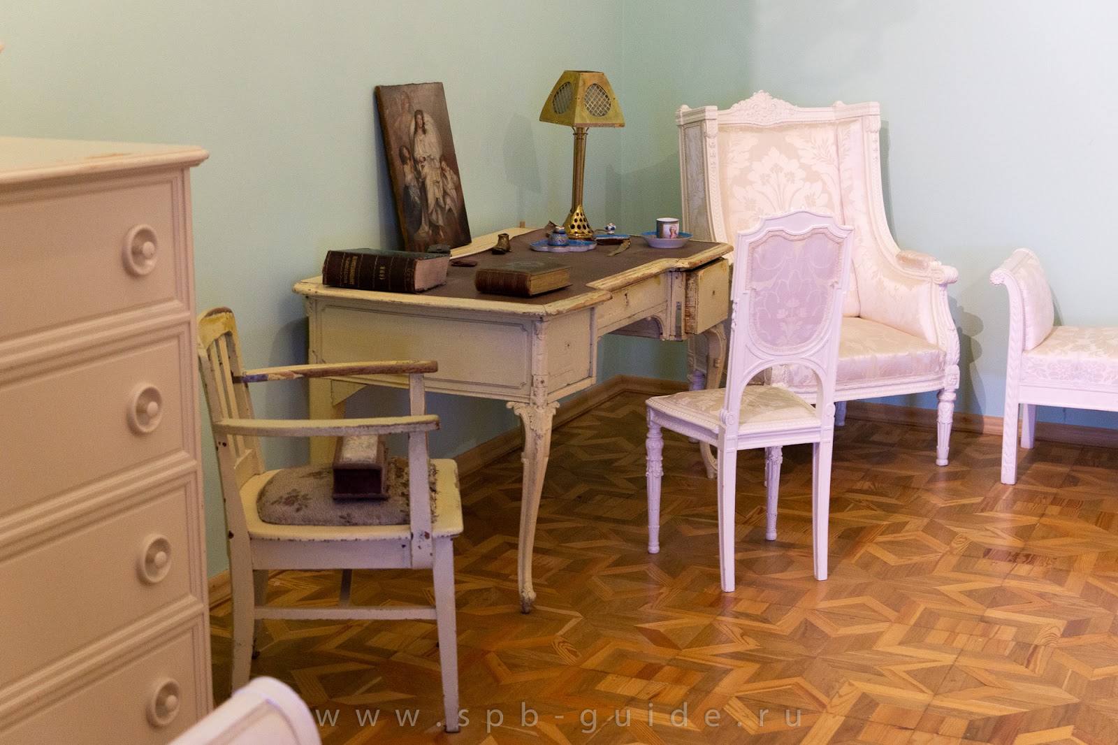 The Life of Empress Alexandra: Alexandra's Mauve Boudoir and its history