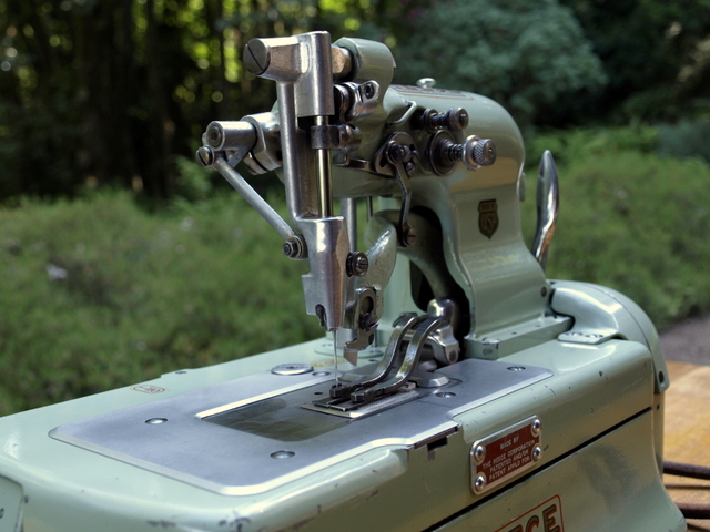 Tight Acres: Reece S2-BH Buttonhole Machine