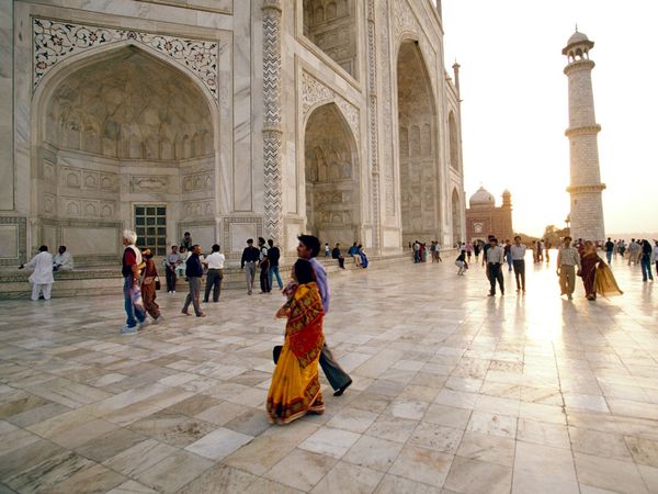 Taj Mahal Tour Package: Taj Mahal Gets a Lot of High Profile Visitors