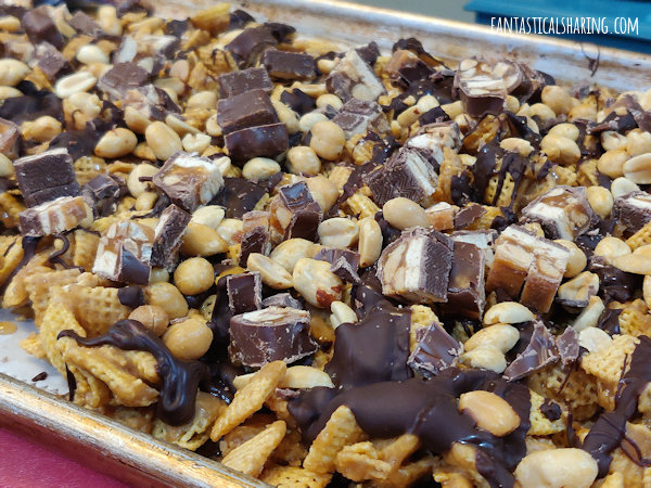 Fantastical Sharing of Recipes: Snickers Chex Mix