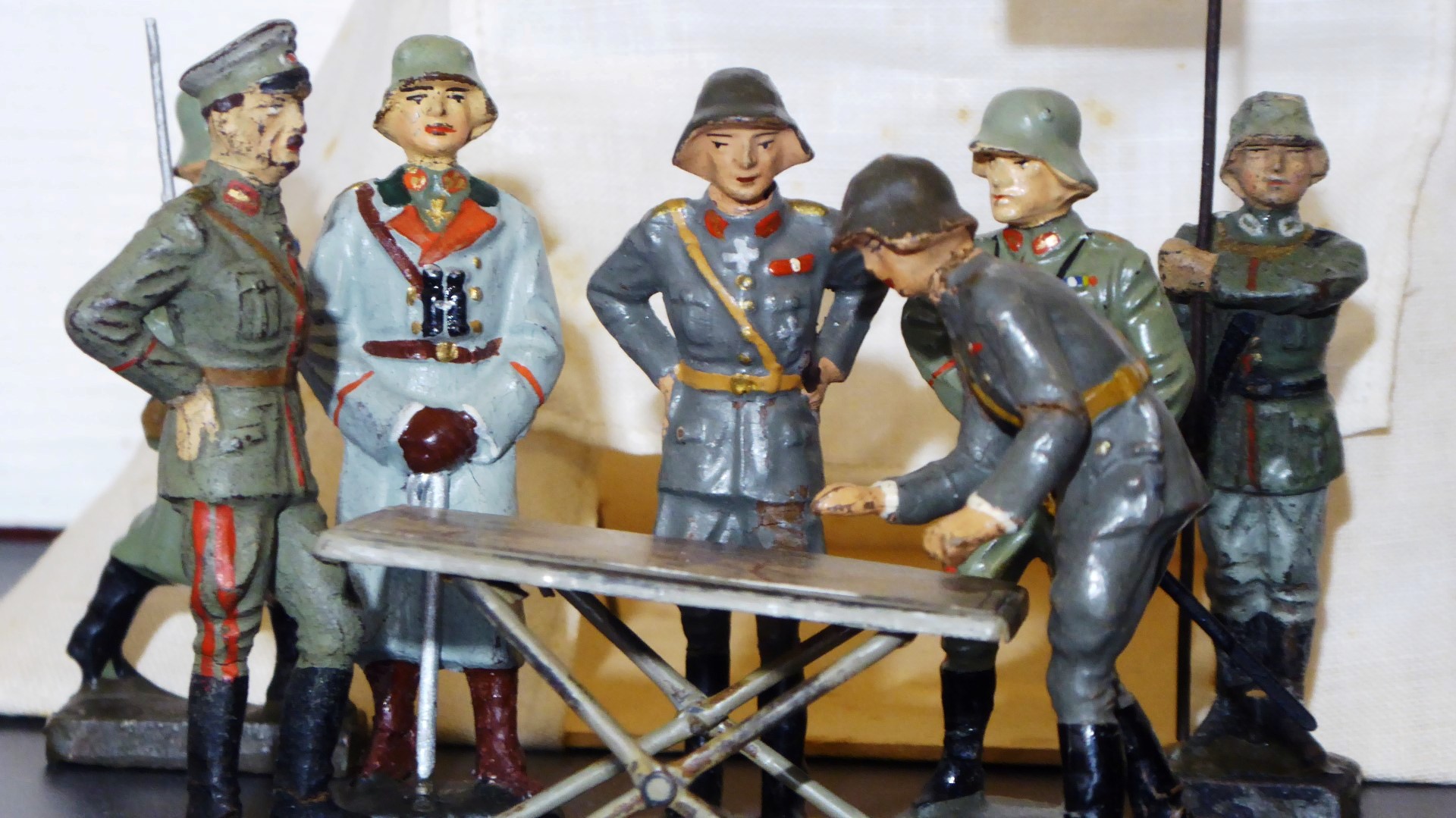 Toy soldiers and real battles: Lineol composition soldiers: General von ...