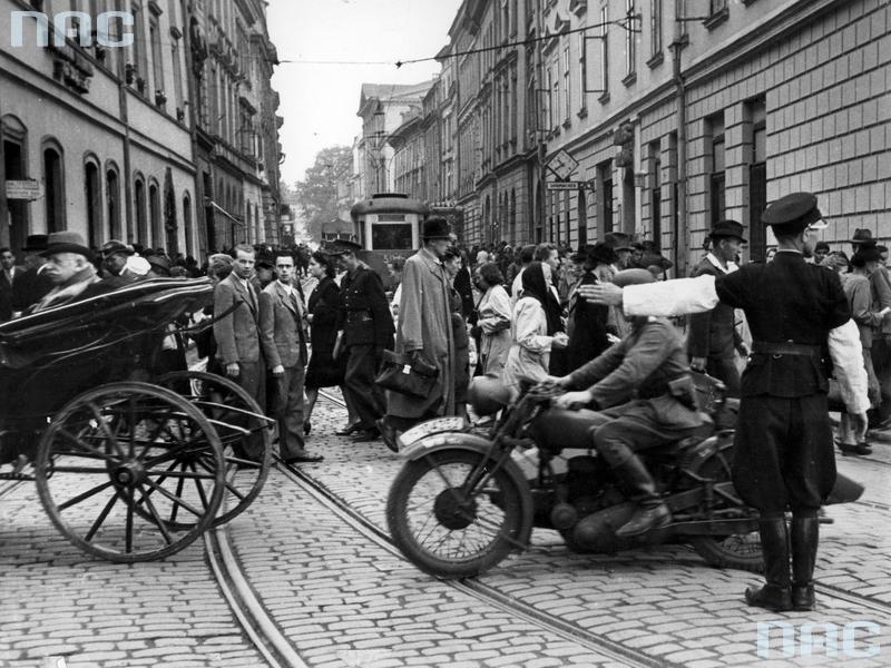 Traffic Control In Krakow Poland During The Nazi Occupation In 1941 Vintage Everyday traffic-control-in-krakow-poland-during-the-nazi-occupation-in-1941-vintage-everyday