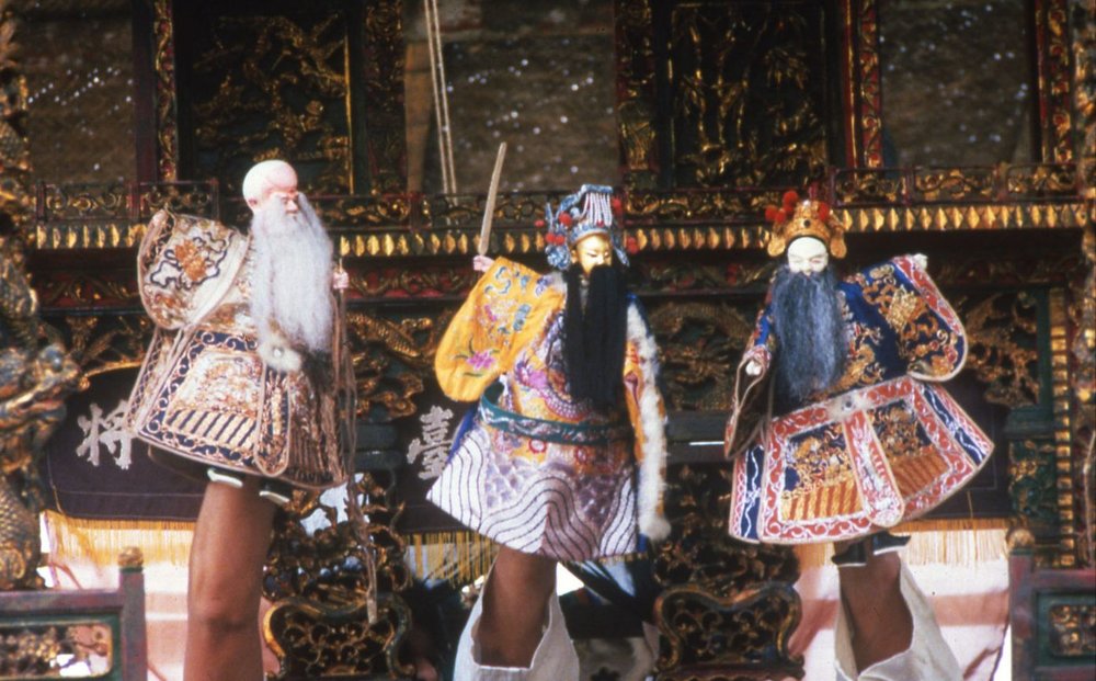 En honor a sus contribuciones artísticas, Tien-lu fue honrado como un ...