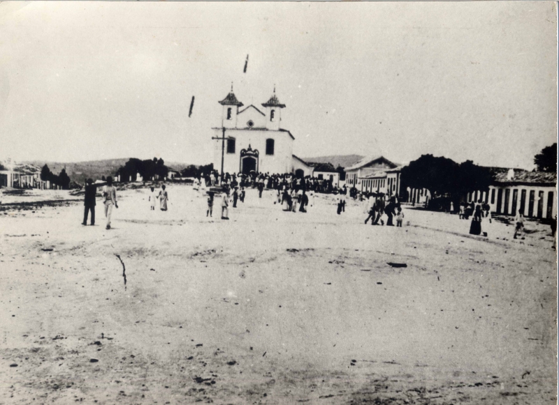 Museu Fotográfico de Divinópolis : Largo da Matriz & Catedral do Divino ...