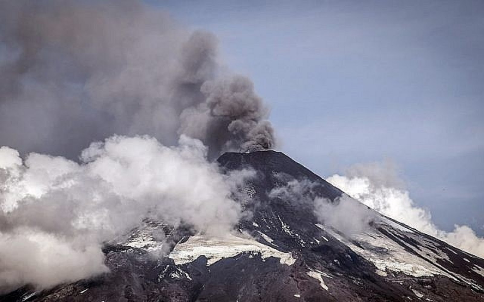 Siglo XXI: UN RANDONNEUR ISRAÉLIEN SAUVÉ SUR LES HAUTEURS D'UN VOLCAN ...