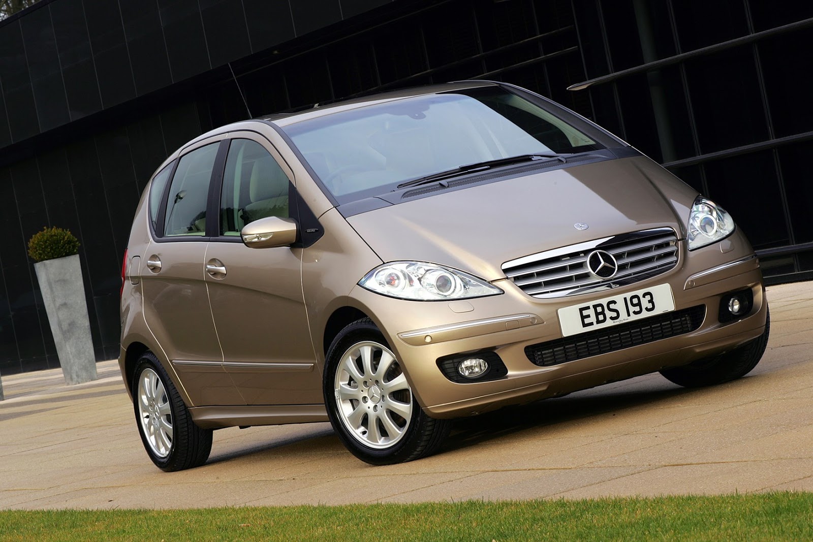 HISTÓRIA - MERCEDES CLASSE A