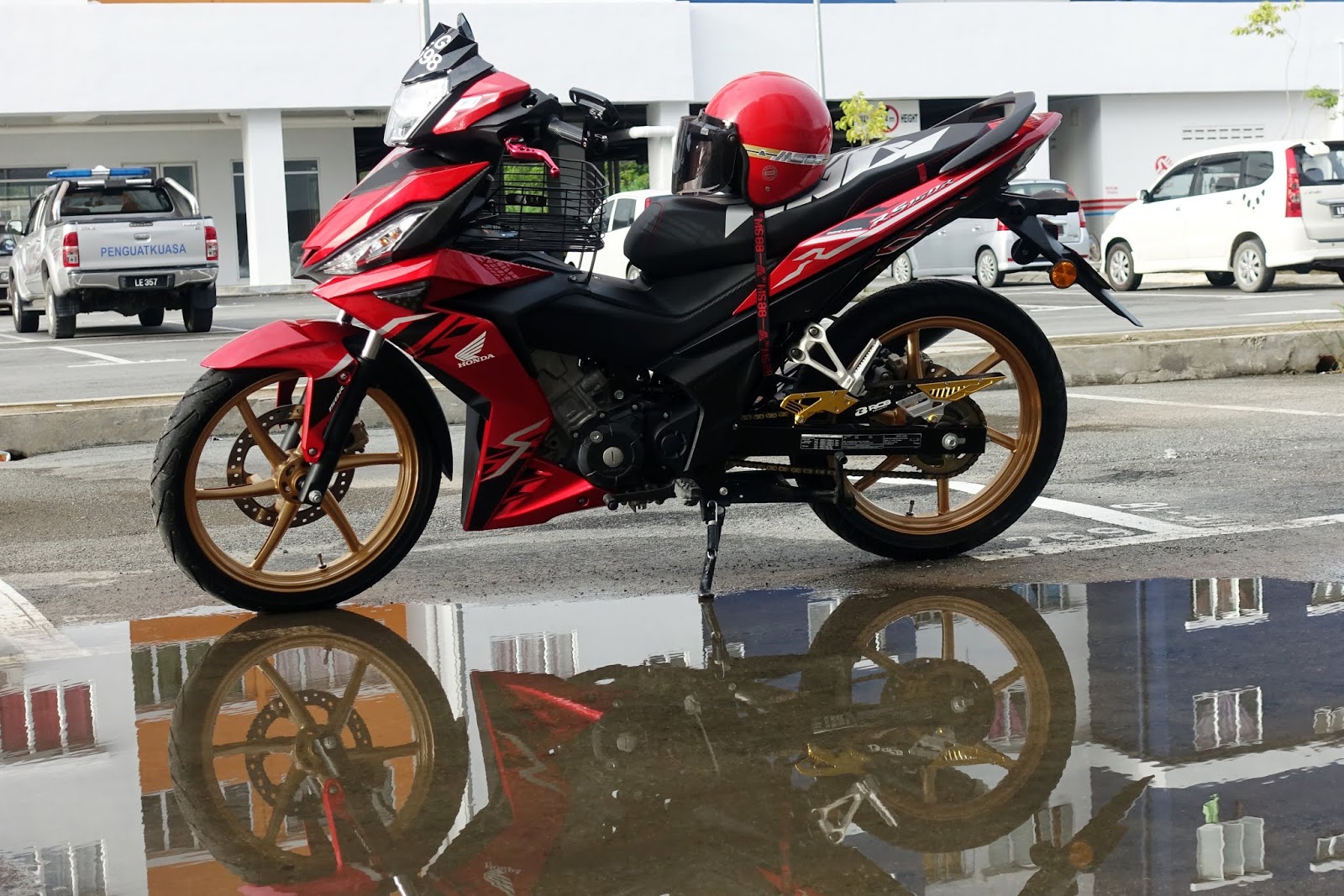 Honda RS150R modified