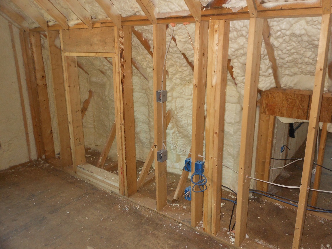 Triplett's New House: Insulation Install