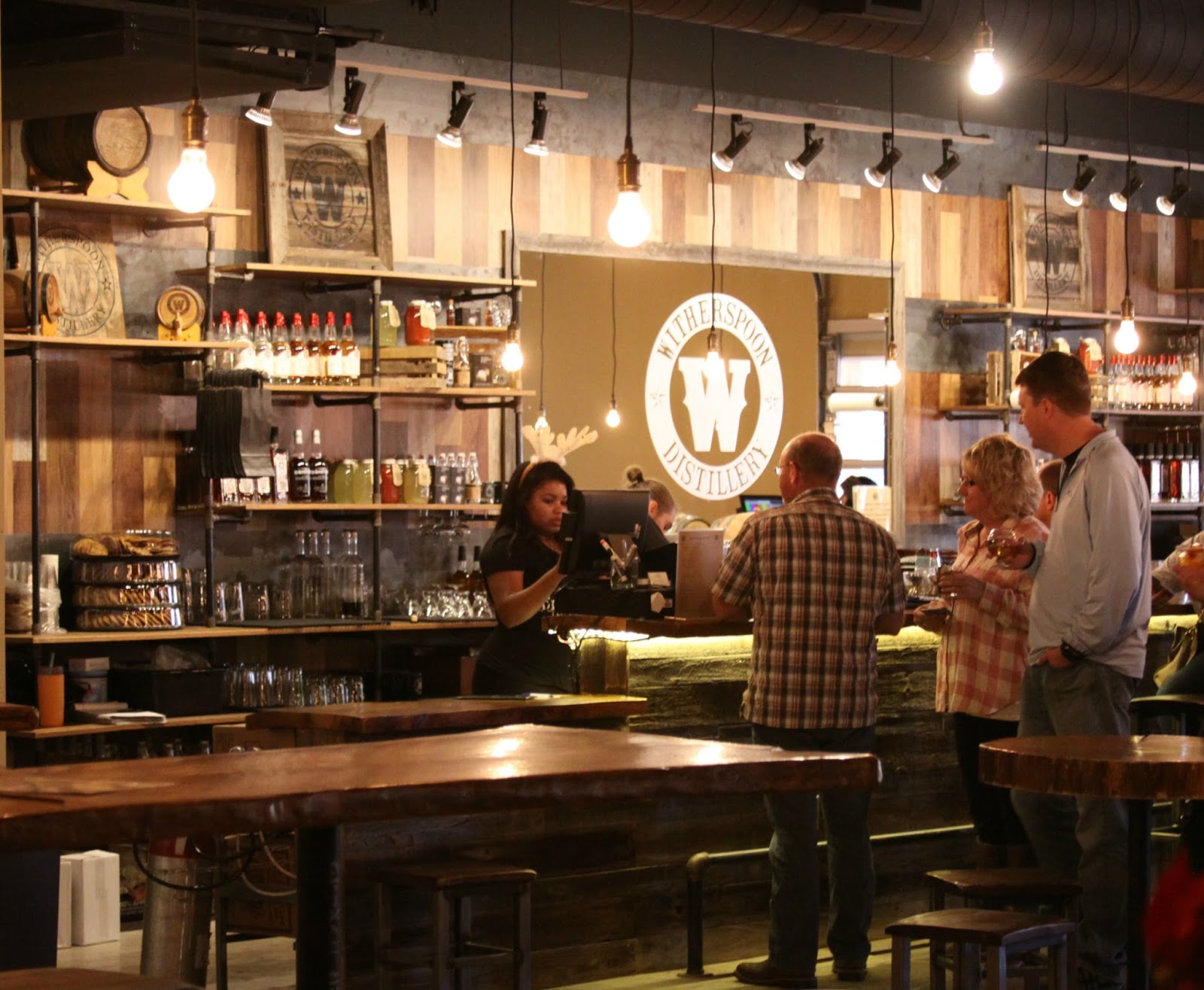 gin & pearls : A Distillery & Santa
