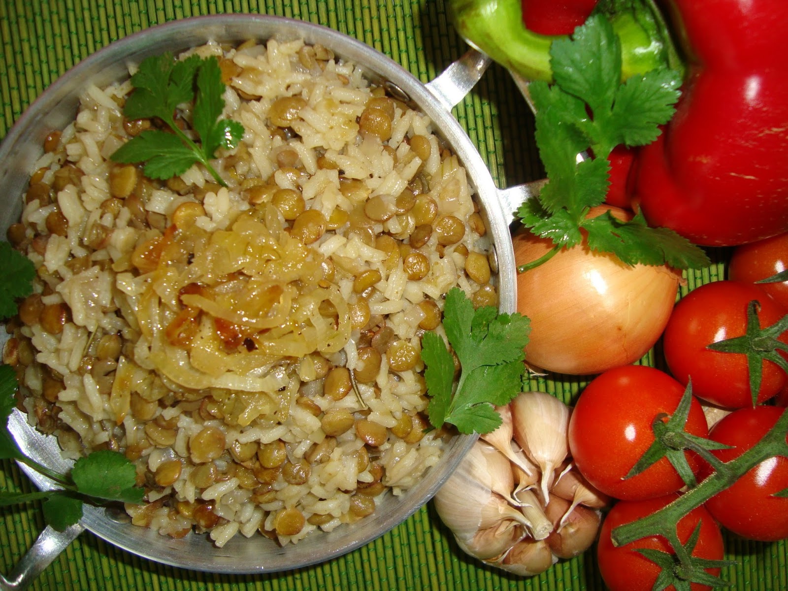 O Tempero da Nesita: Mjadra (arroz com lentilhas e cebola caramelizada)