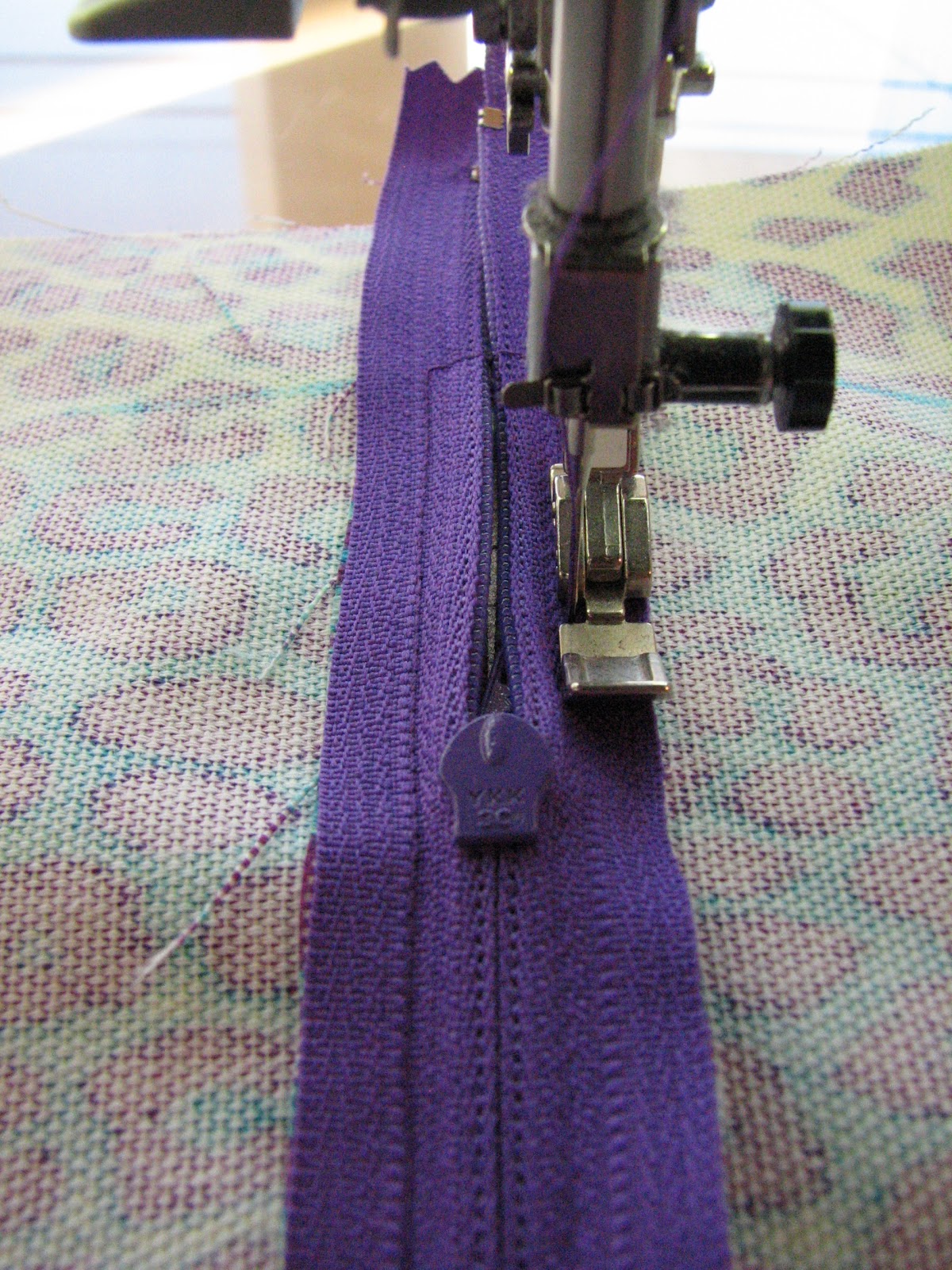 Ms. Elaineous Teaches Sewing: Zippers in Pillows and Cushions