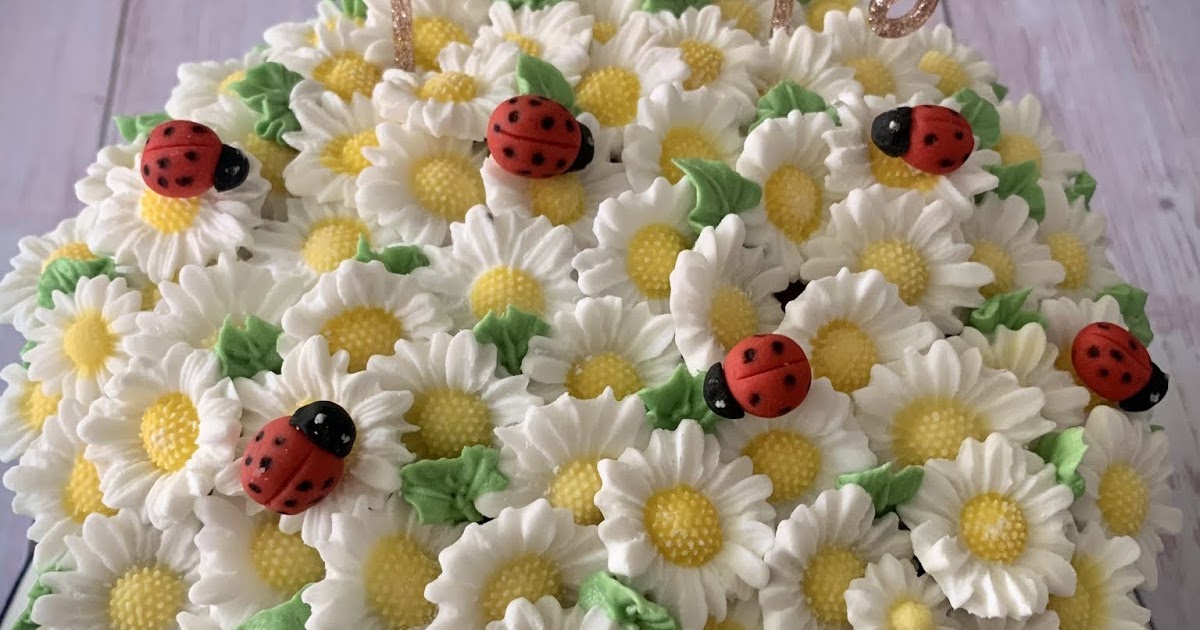 Yummy Mummy: Daisy Celebration Cake