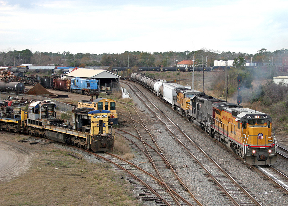 MDRails: CSX Rice Yard: Where Old Locomotives Go To Die
