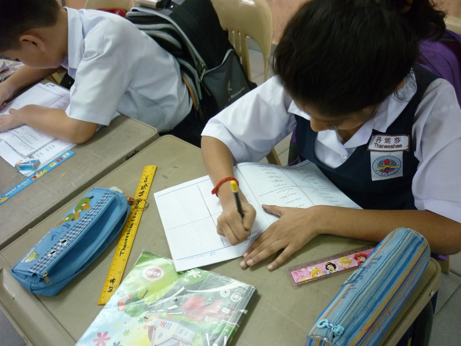 PENGAJARAN DAN PEMBELAJARAN: Murid Menulis Tulisan