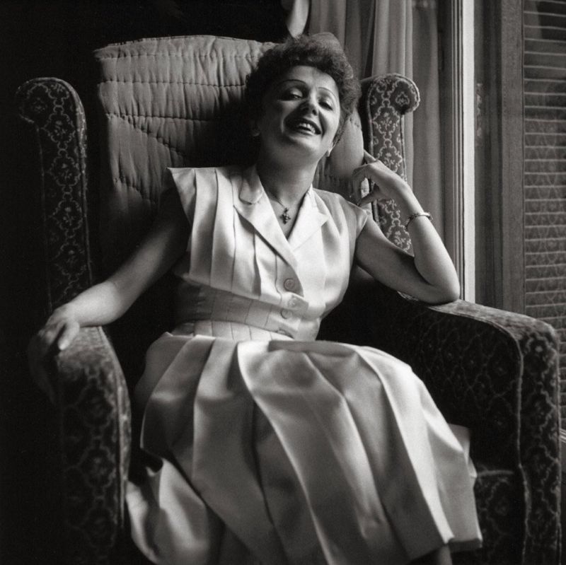 Блог на Павел Николов Едит Пиаф снимки и “Акордеонистът”