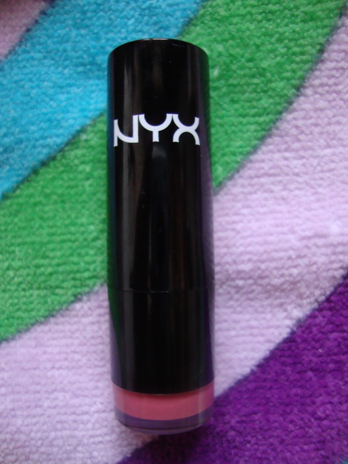 El Hada Azul: NYX - BARRA DE LABIOS REDONDA - FIG