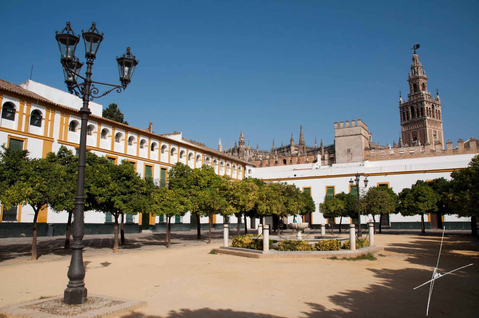 los-rincones-de-mi-sevilla-el-remozado-patio-de-banderas