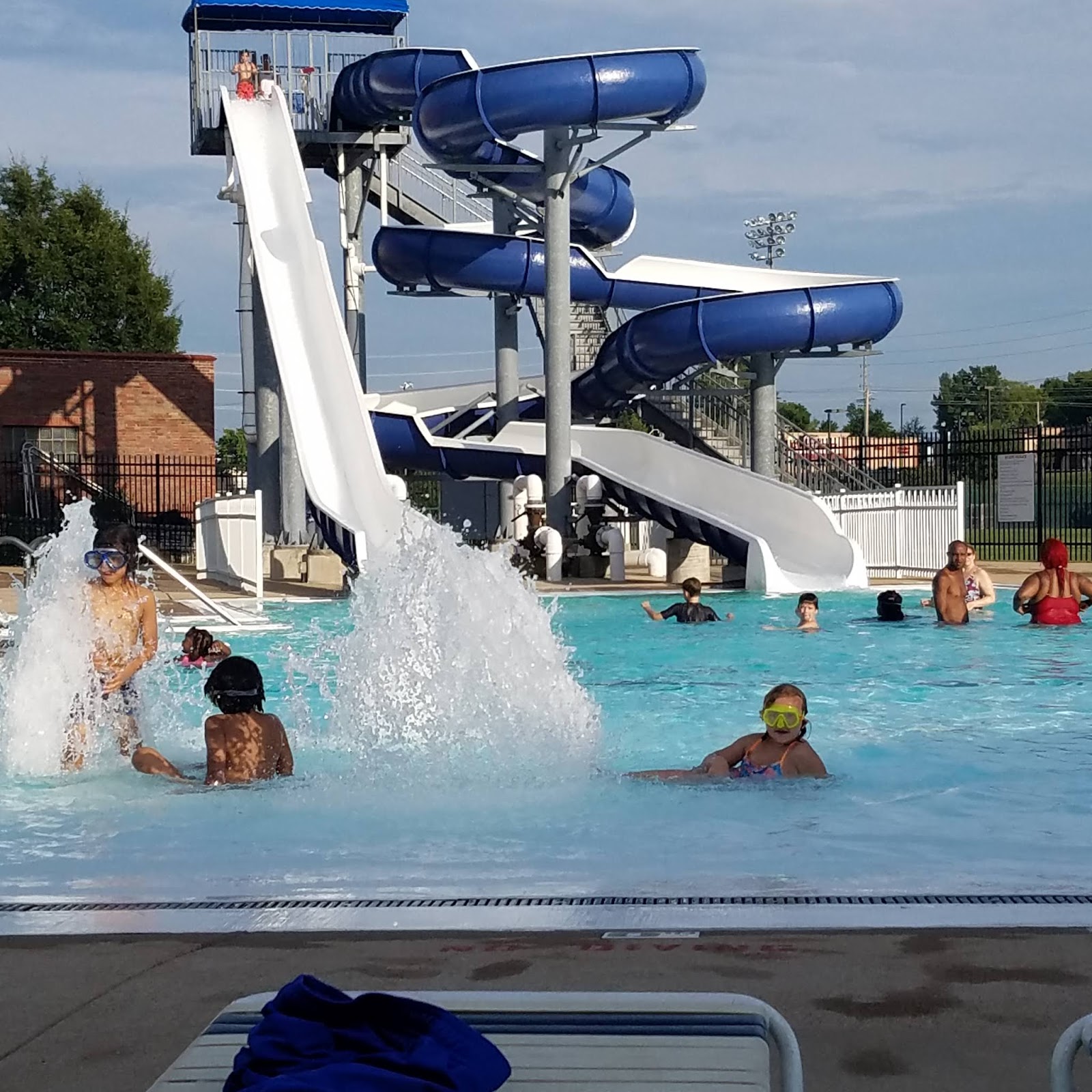 Play St. Louis: Maplewood Family Aquatic Center, Maplewood