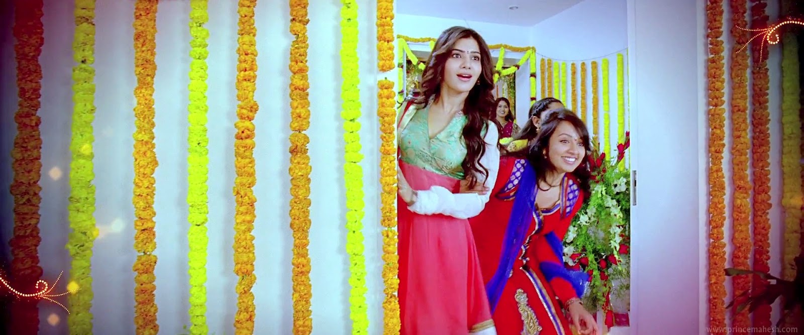 Mahesh Babu,Samantha in Seethamma Vakitlo Sirimalle Chettu Movie Stills ...