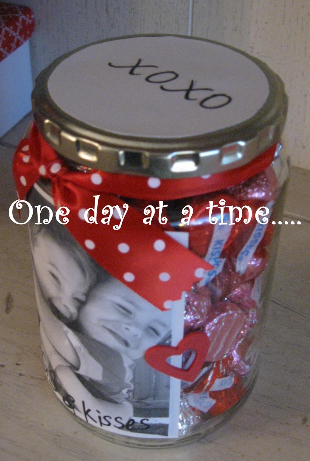 One day at a time.....: Valentine Hug and Kiss Jar