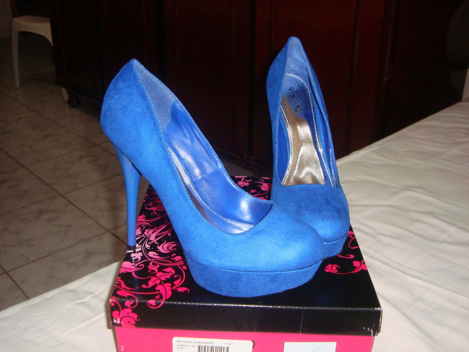 PURPURINA COM ROSA SHOCK: Scarpin Azul da Amy Club Wear