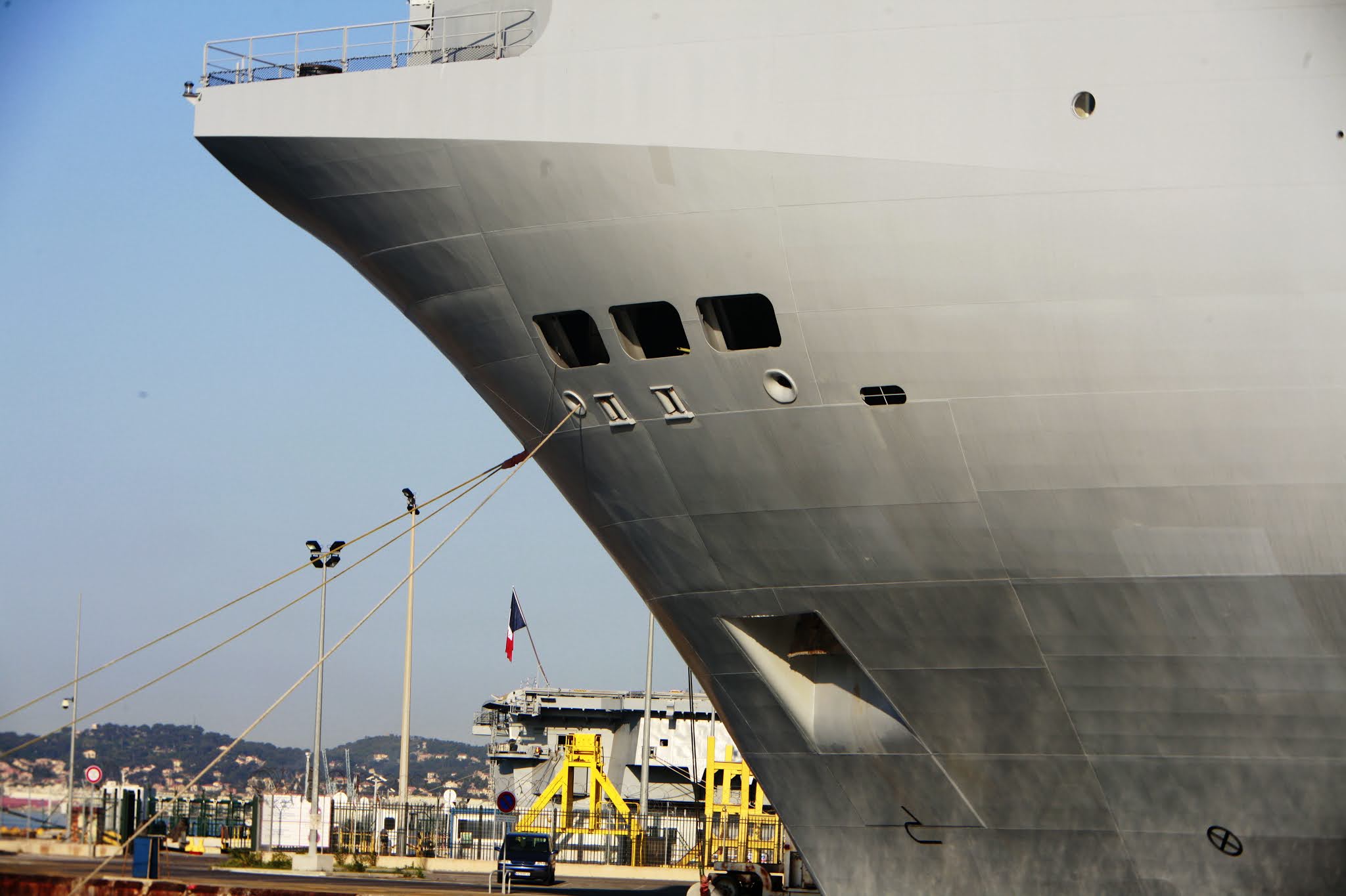 French ship Mistral (L9013)/L 9013 FS Mistral