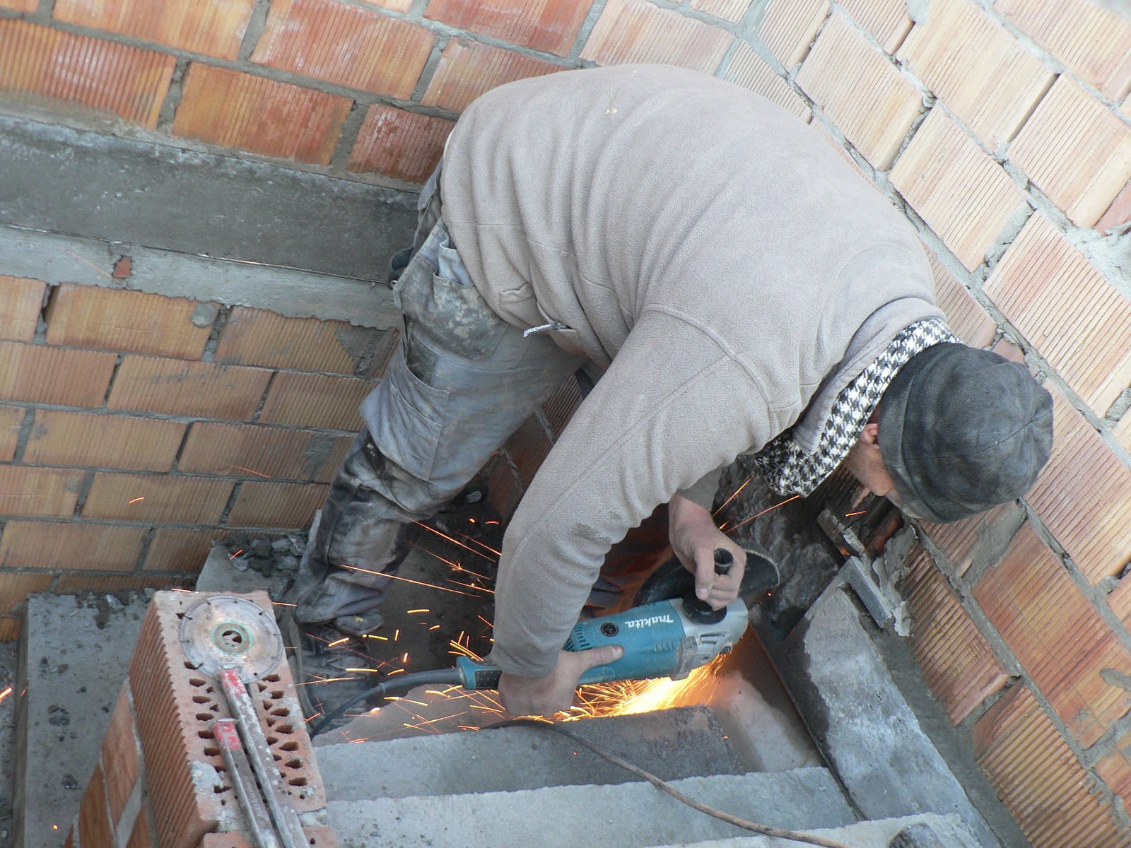 Kabouters gezocht: 27 en 28 oktober Ontkisten trap, metsen topgevel ...
